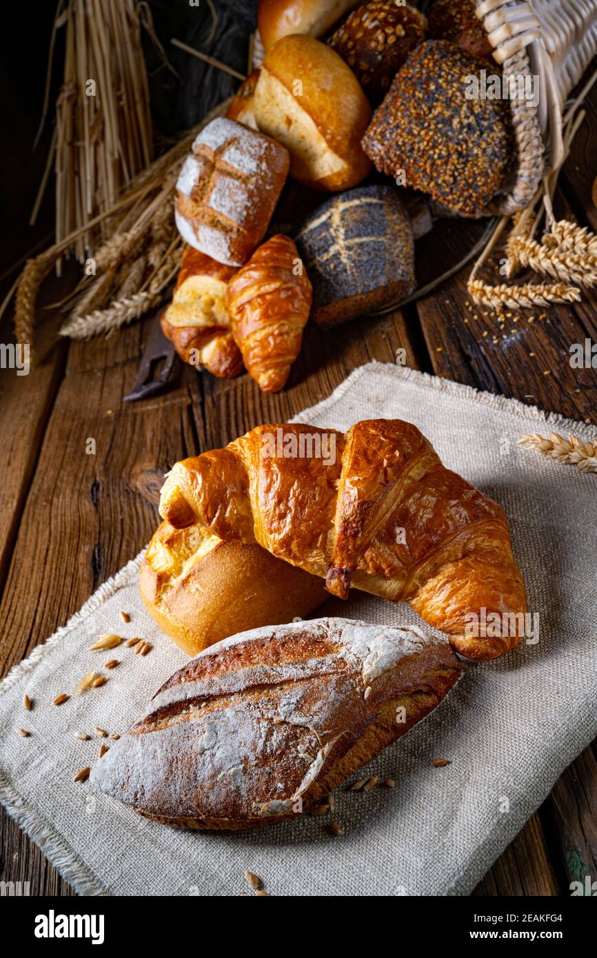 Fresh rolls in a cornucopia Stock Photo - Alamy