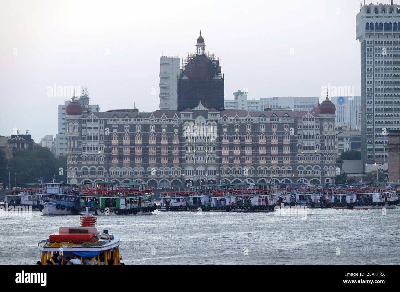 Taj Mahal hotel and tourist boats in water of Arabian Sea in Mumbai, India Stock Photo - Alamy