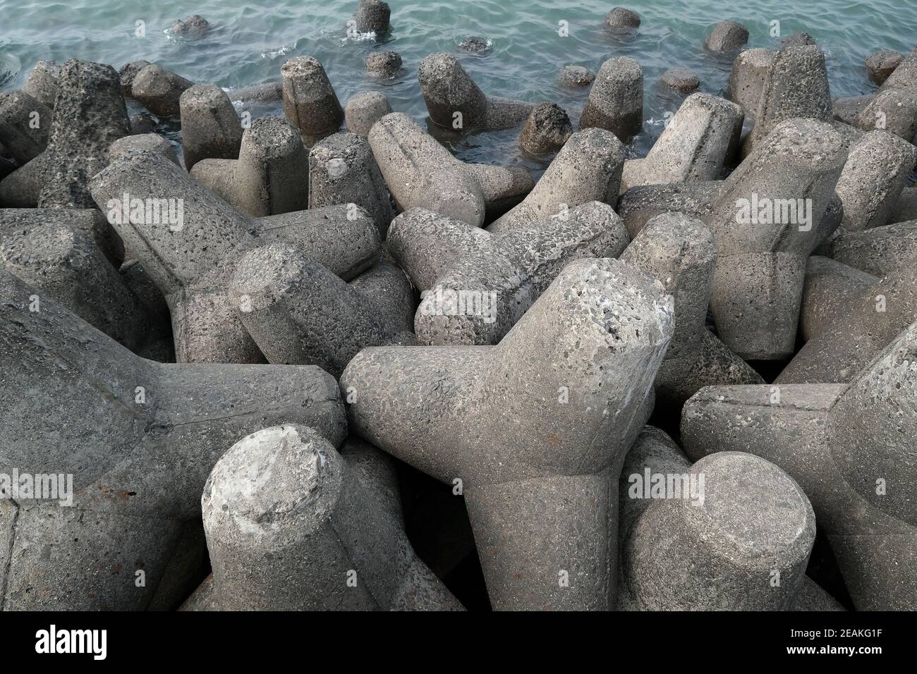 Tetrapods on Marine Drive in Mumbai, India Stock Photo - Alamy