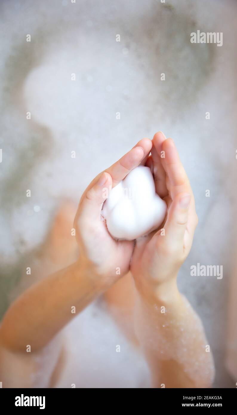 Woman lather shampoo hi-res stock photography and images - Alamy