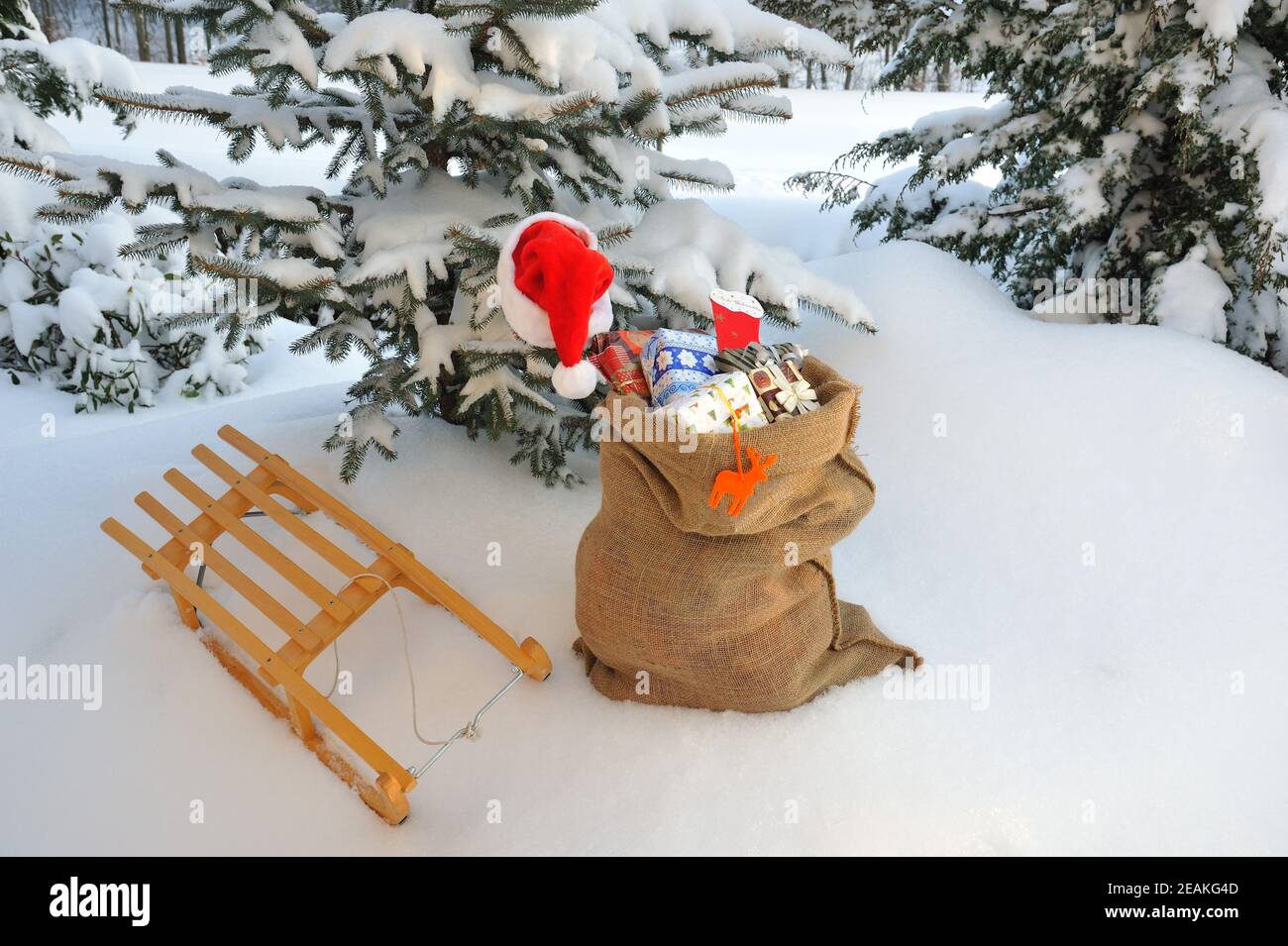 Red sledge in the snow hi-res stock photography and images - Alamy