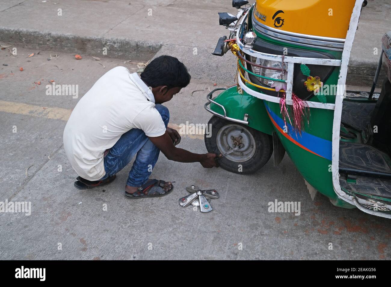 Indian cycle repair hi-res stock photography and images - Alamy