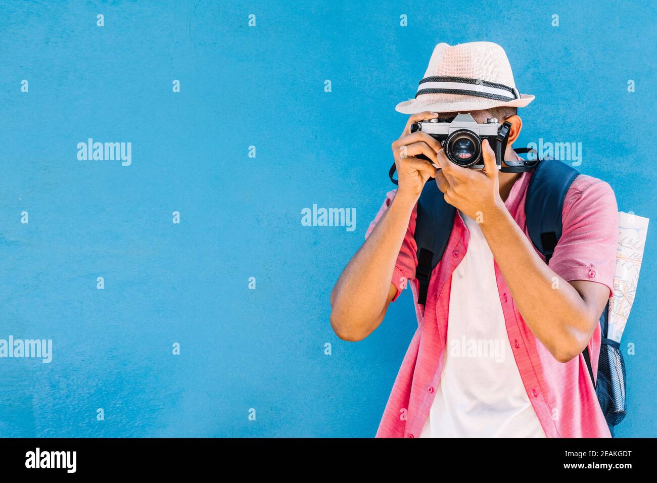 Hispanic man holding reporter hi-res stock photography and images - Alamy