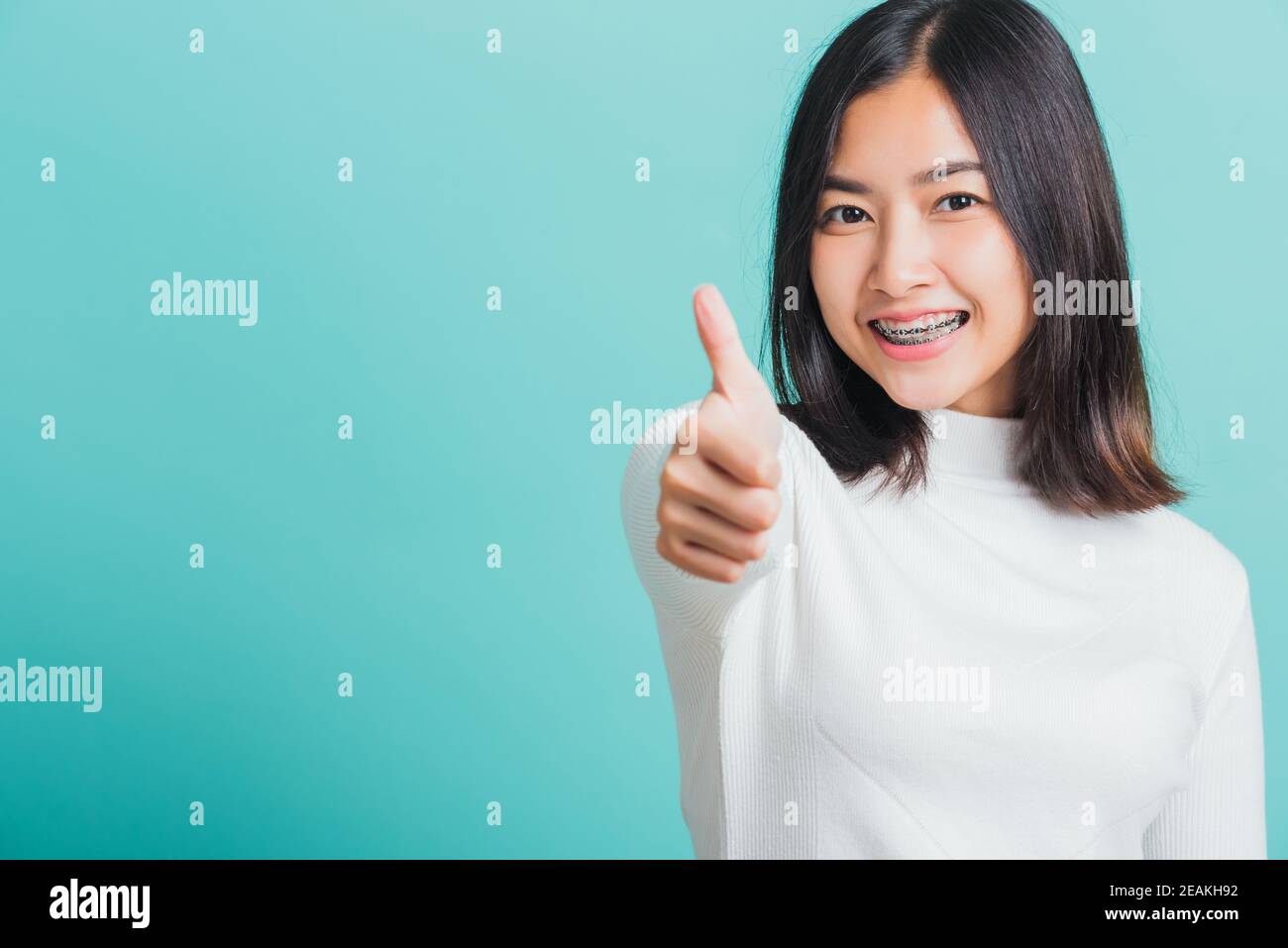 woman cheerful smiling showing finger thumb up Stock Photo - Alamy