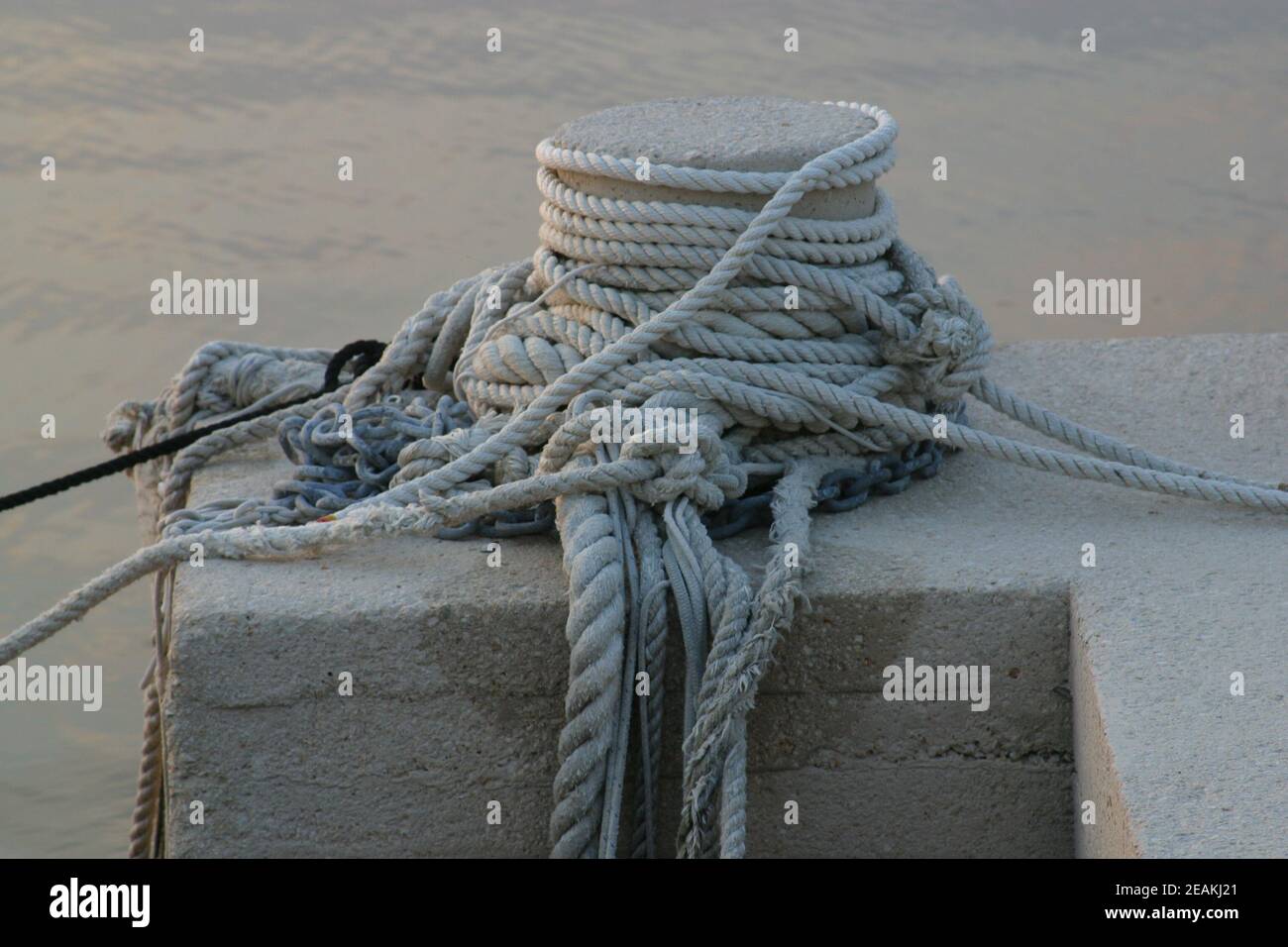 Rope of boat knotting Stock Photo - Alamy