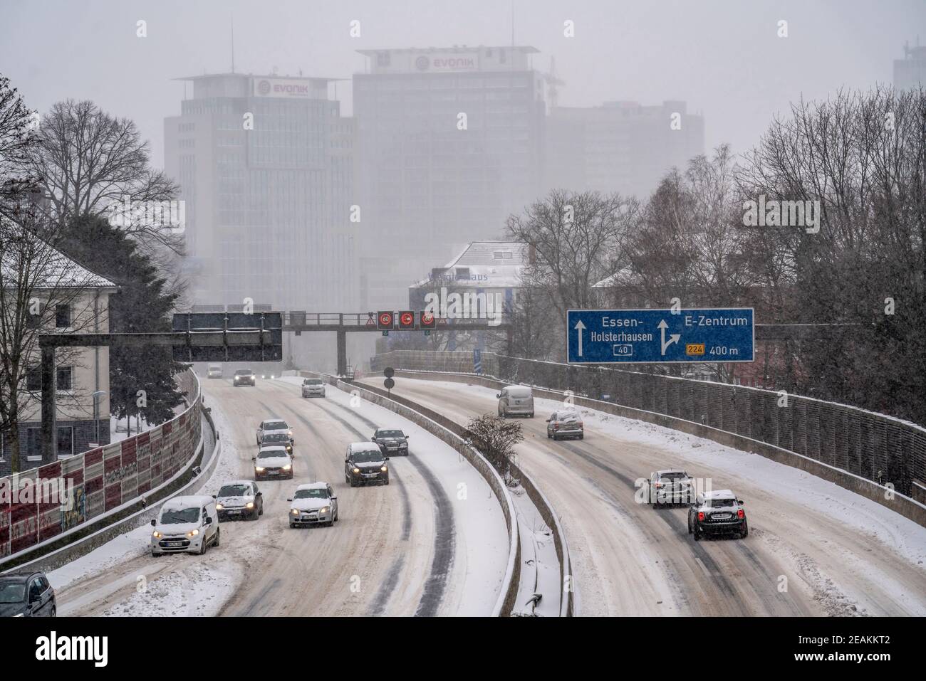 Weather snow road motorway hi-res stock photography and images - Alamy