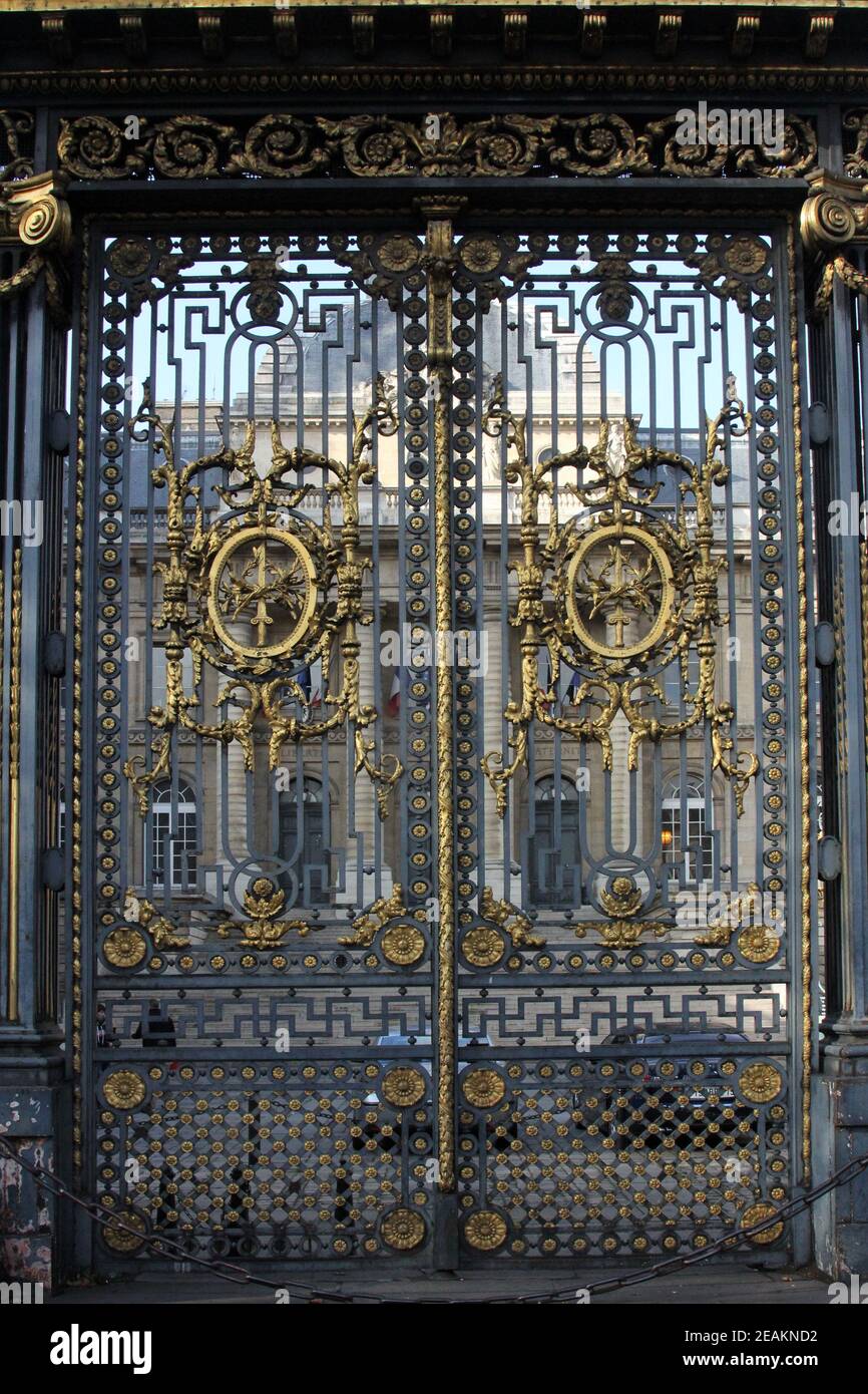 Golden gate at the justice palace in Paris Stock Photo - Alamy