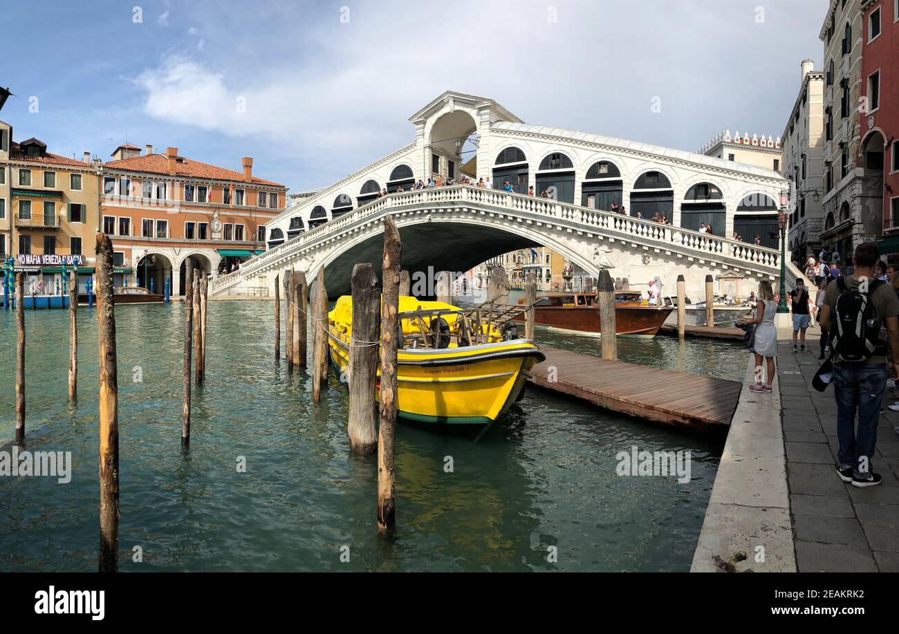 Rialto Bridge in Venice, Italy Stock Photo - Alamy