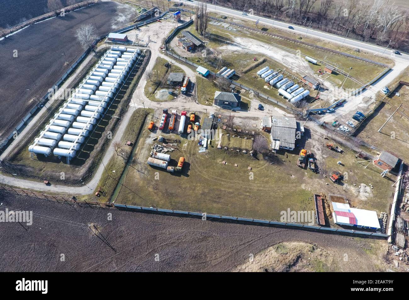Oil storage tank farm hi-res stock photography and images - Alamy