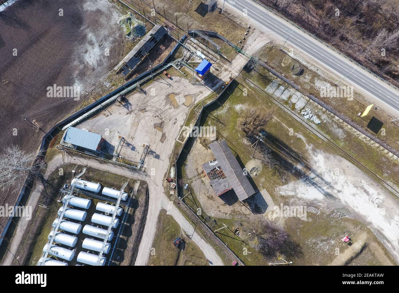 Oil storage tank farm hi-res stock photography and images - Alamy