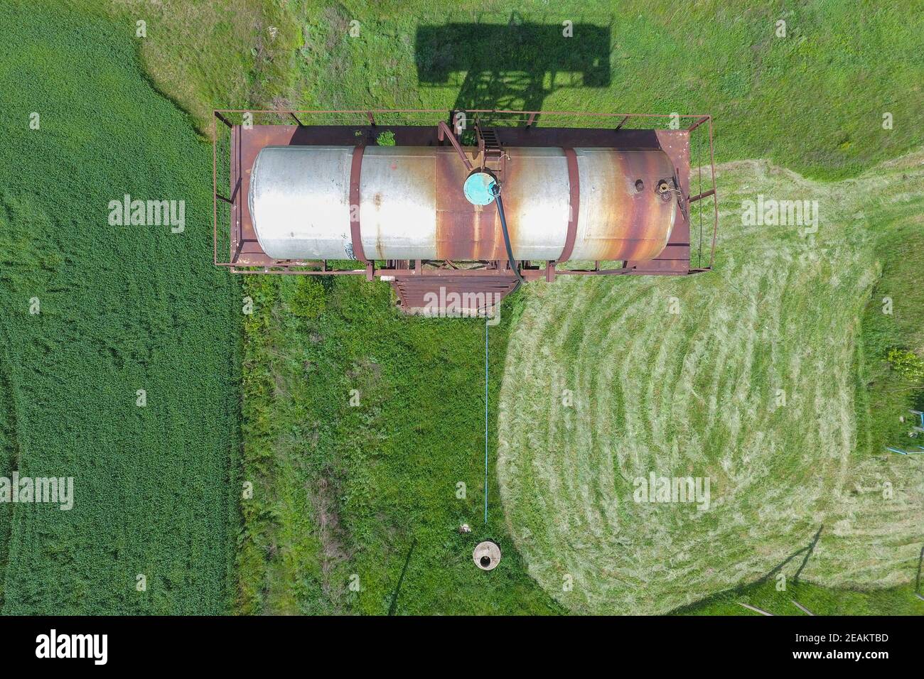 Container rust water tower watertower hi-res stock photography and ...