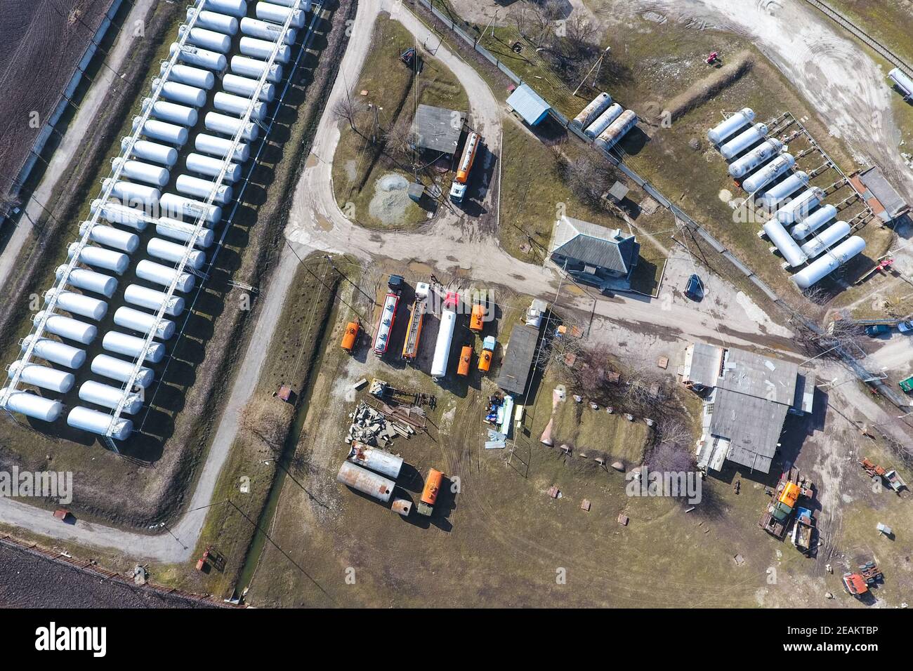 Oil storage tank farm hi-res stock photography and images - Alamy