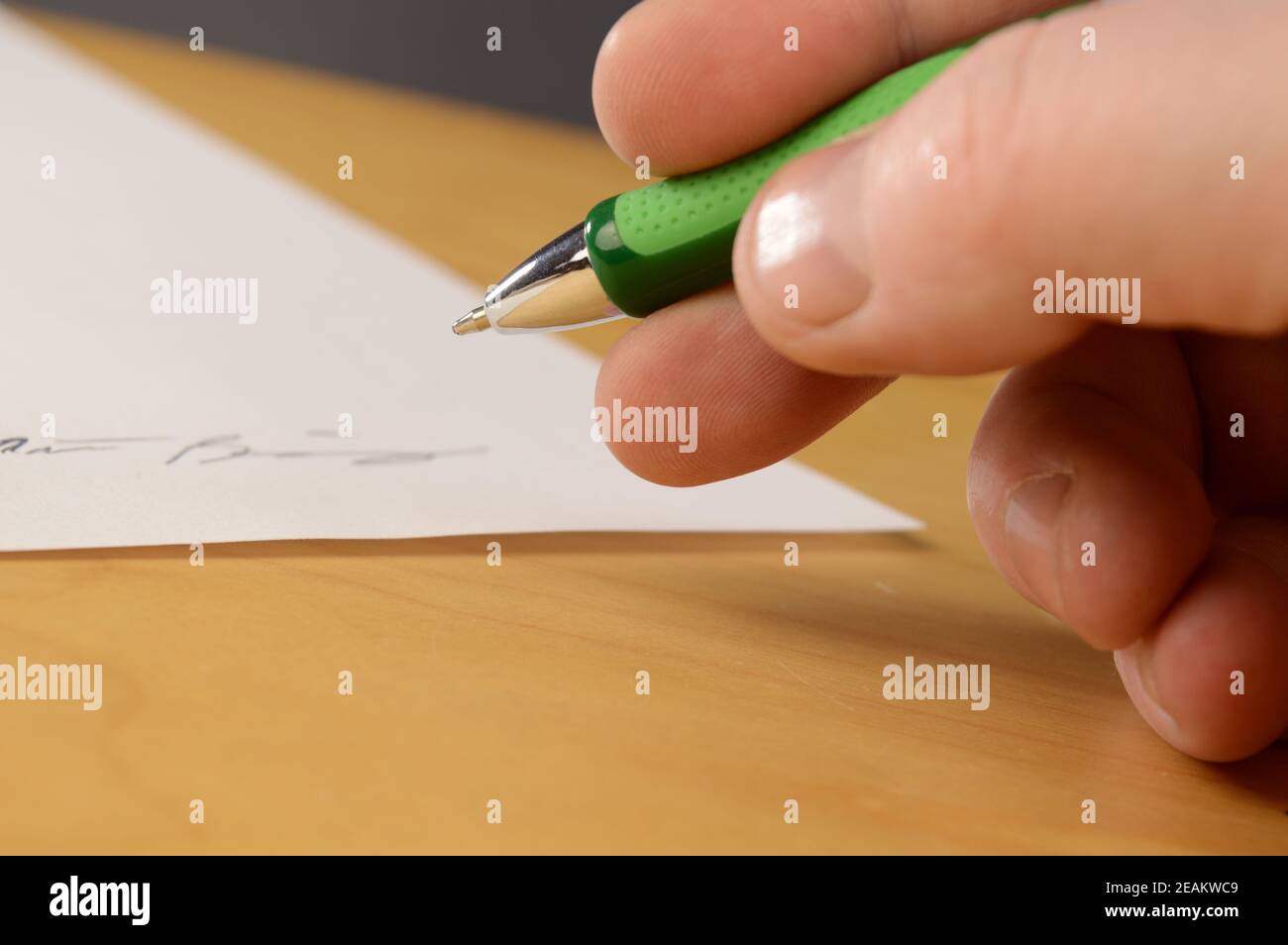 Signing contract closeup agreement hi-res stock photography and images ...