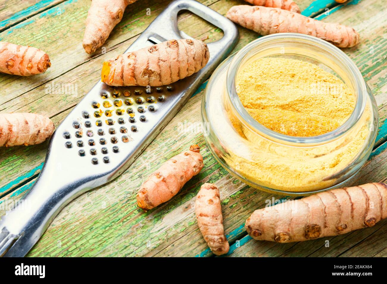 Turmeric powder and fresh turmeric Stock Photo - Alamy