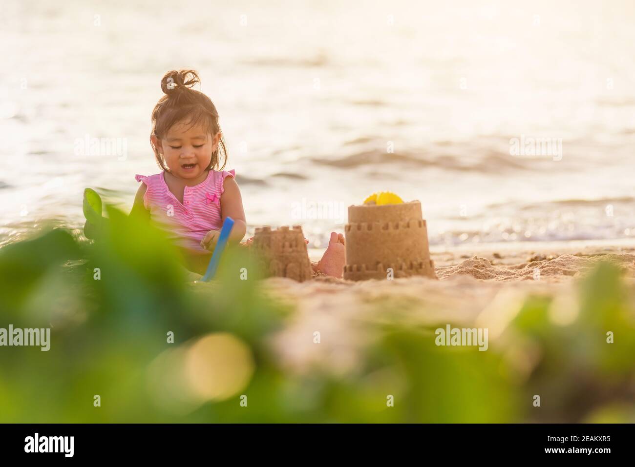 Sand castle ocean cute hi-res stock photography and images - Alamy