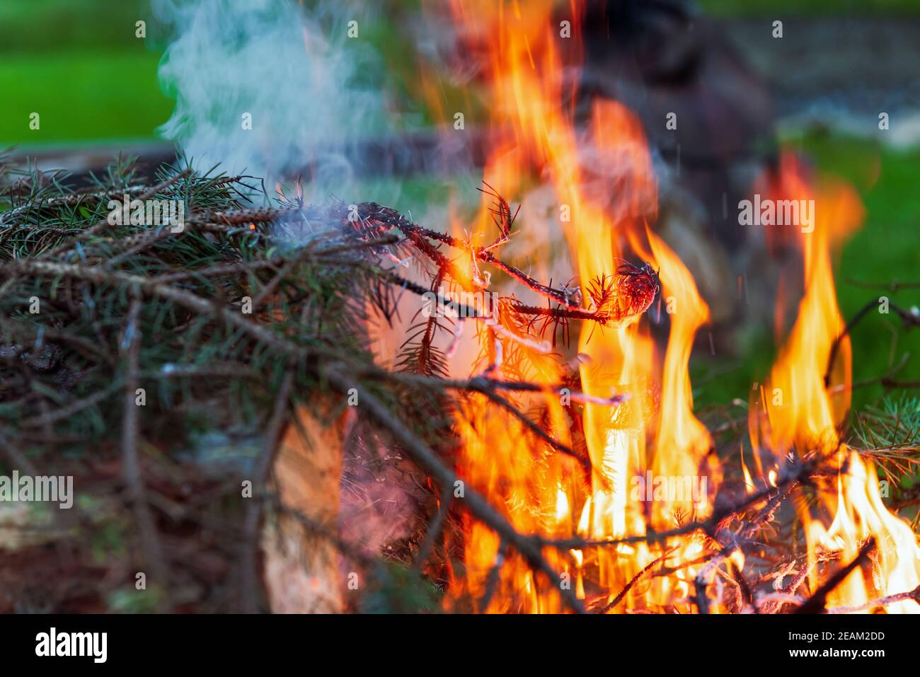 Burning bonfire hi-res stock photography and images - Alamy