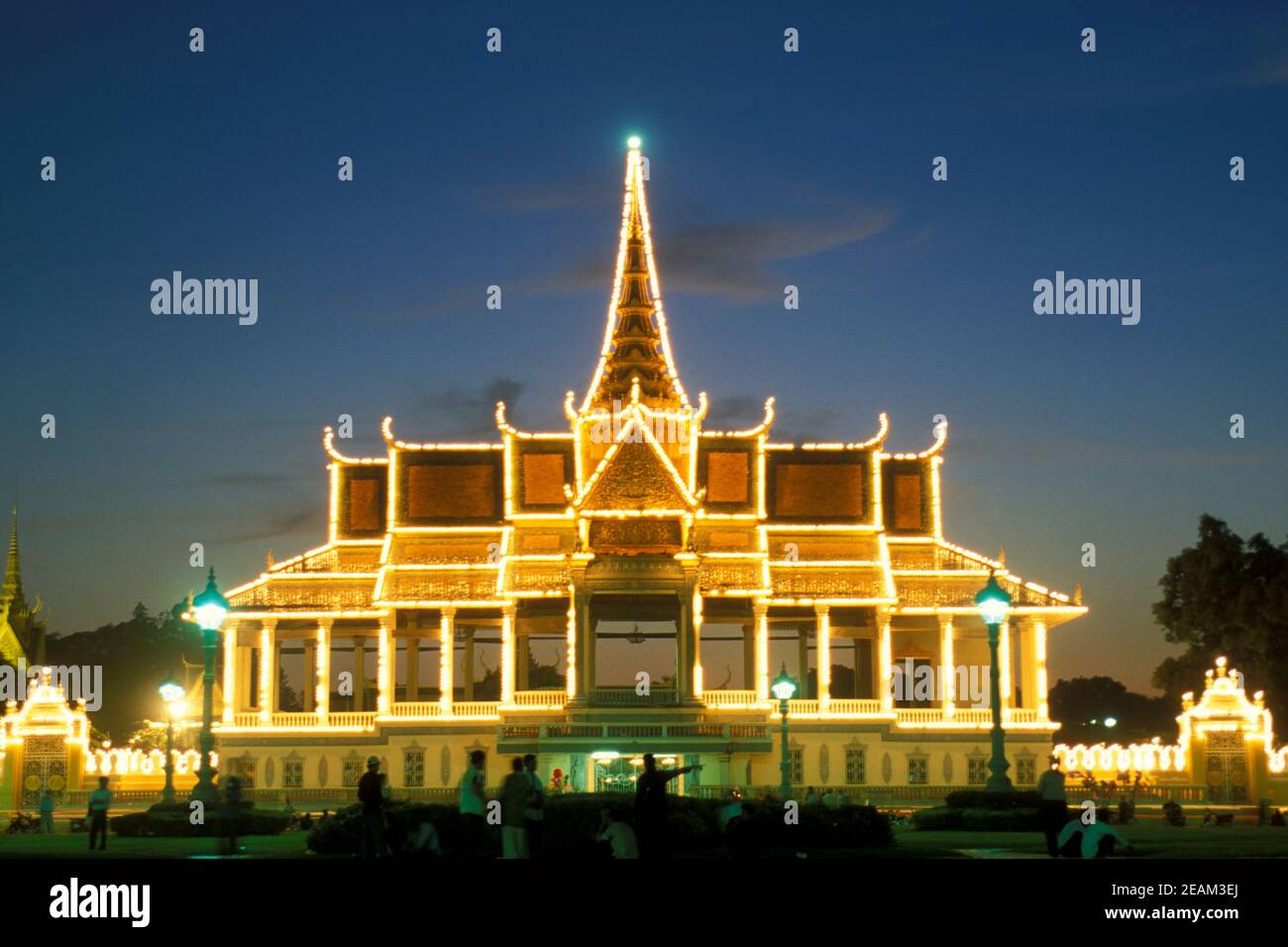 CAMBODIA PHNOM PENH ROYAL PALACE PARK Stock Photo - Alamy
