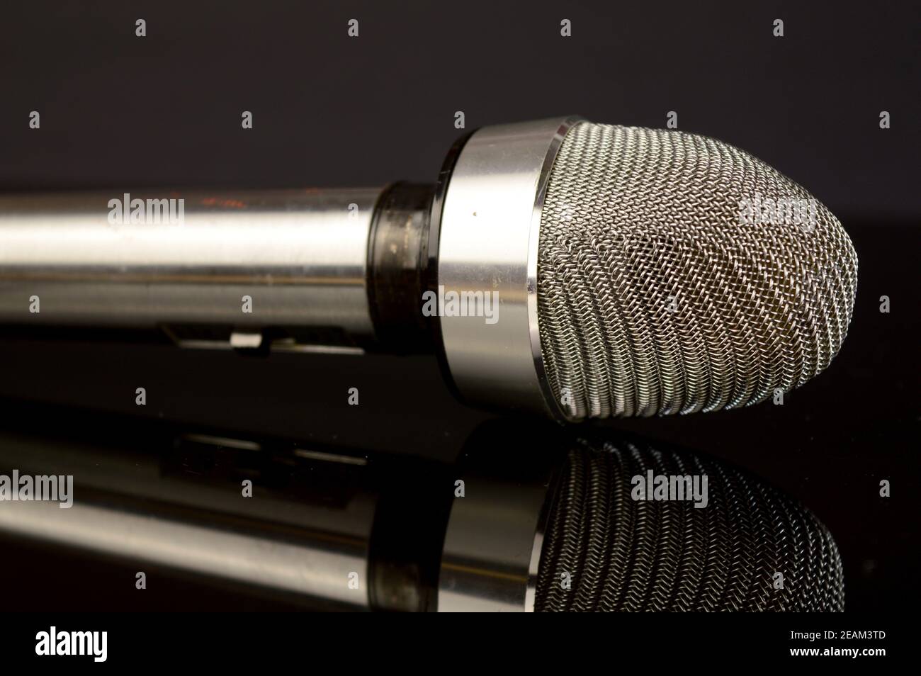 Mic drop hi-res stock photography and images - Alamy
