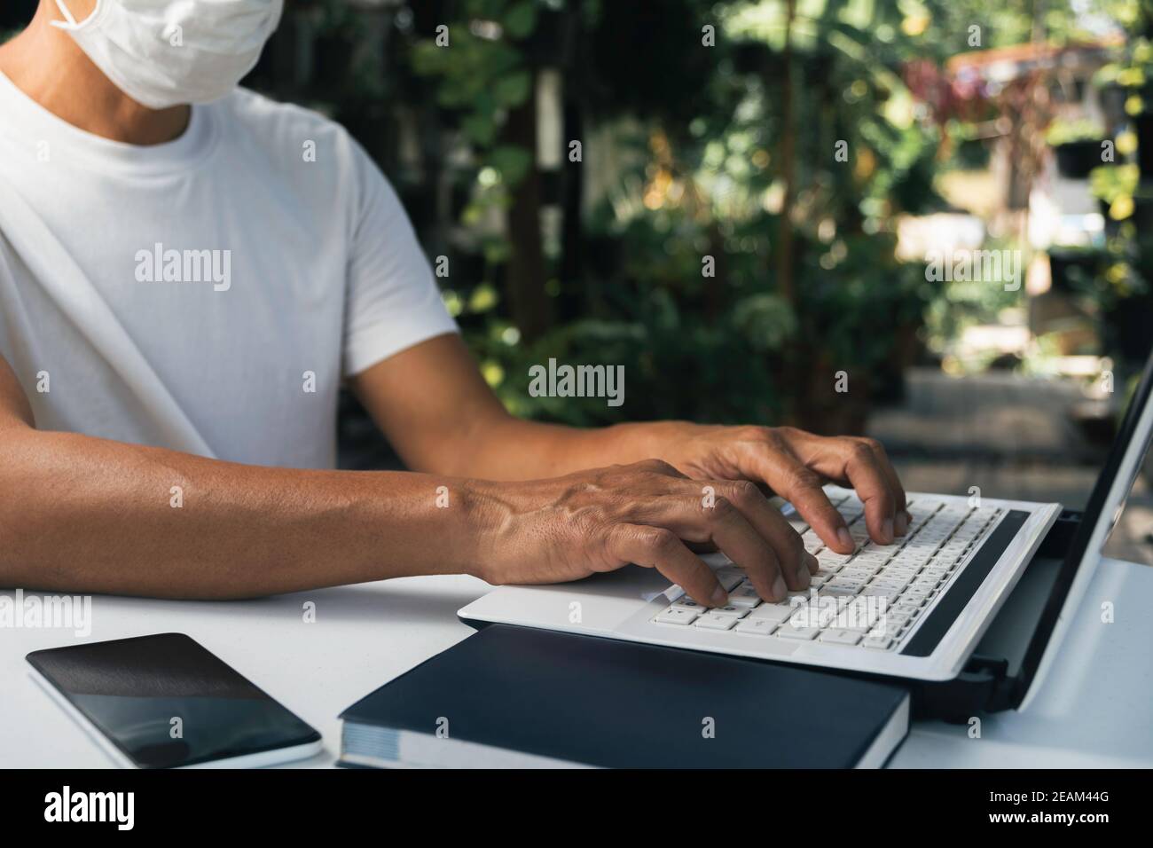 Professional laptop hi-res stock photography and images - Alamy