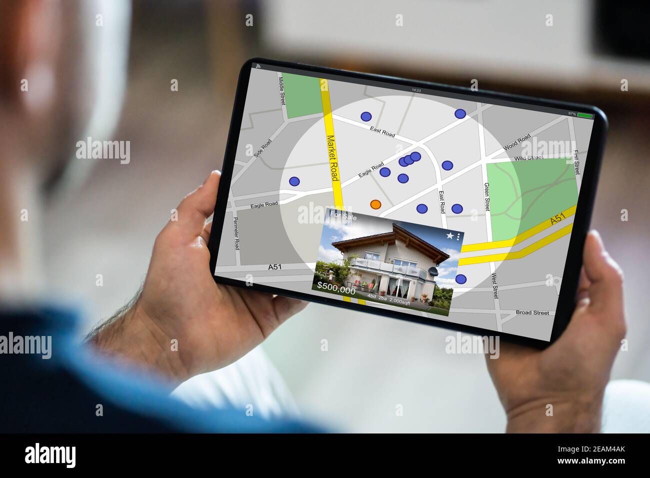 Man searching house hi-res stock photography and images - Alamy