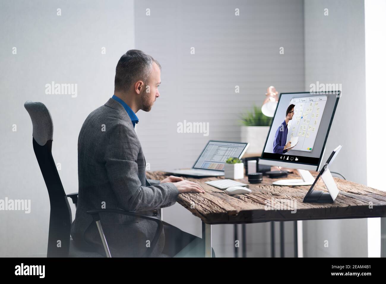 Tutorial lecture hi-res stock photography and images - Alamy