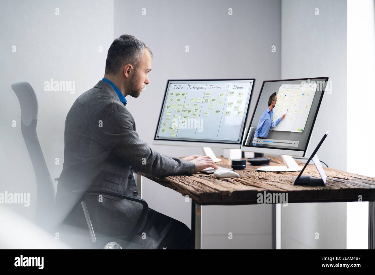 Tutorial lecture hi-res stock photography and images - Alamy