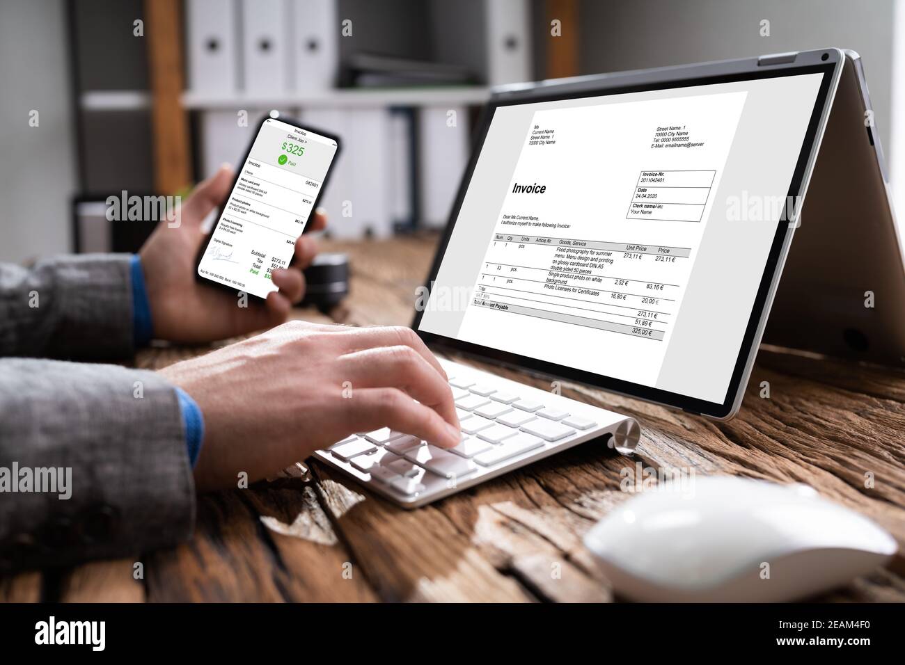 Tech invoice hi-res stock photography and images - Alamy