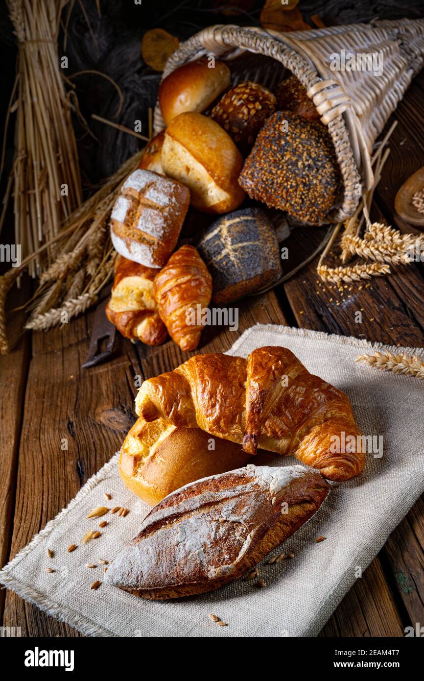 Fresh rolls in a cornucopia Stock Photo - Alamy