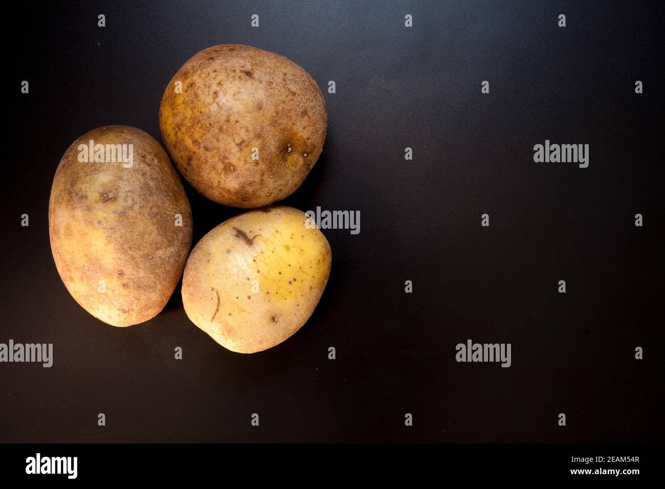 Black potatoes hi-res stock photography and images - Alamy