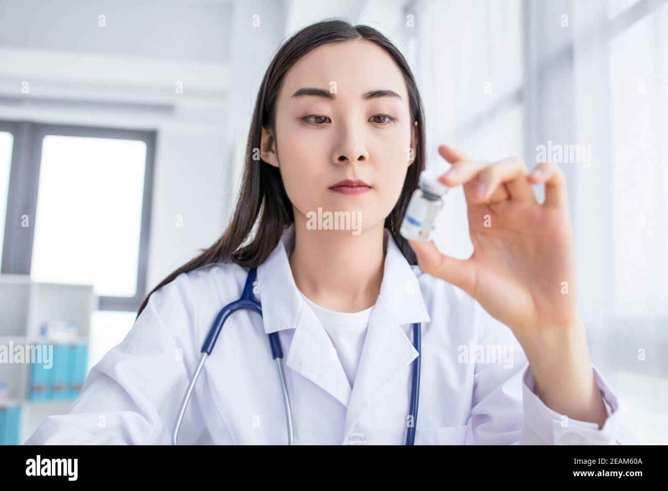 Nurse getting vaccine ready hi-res stock photography and images - Alamy