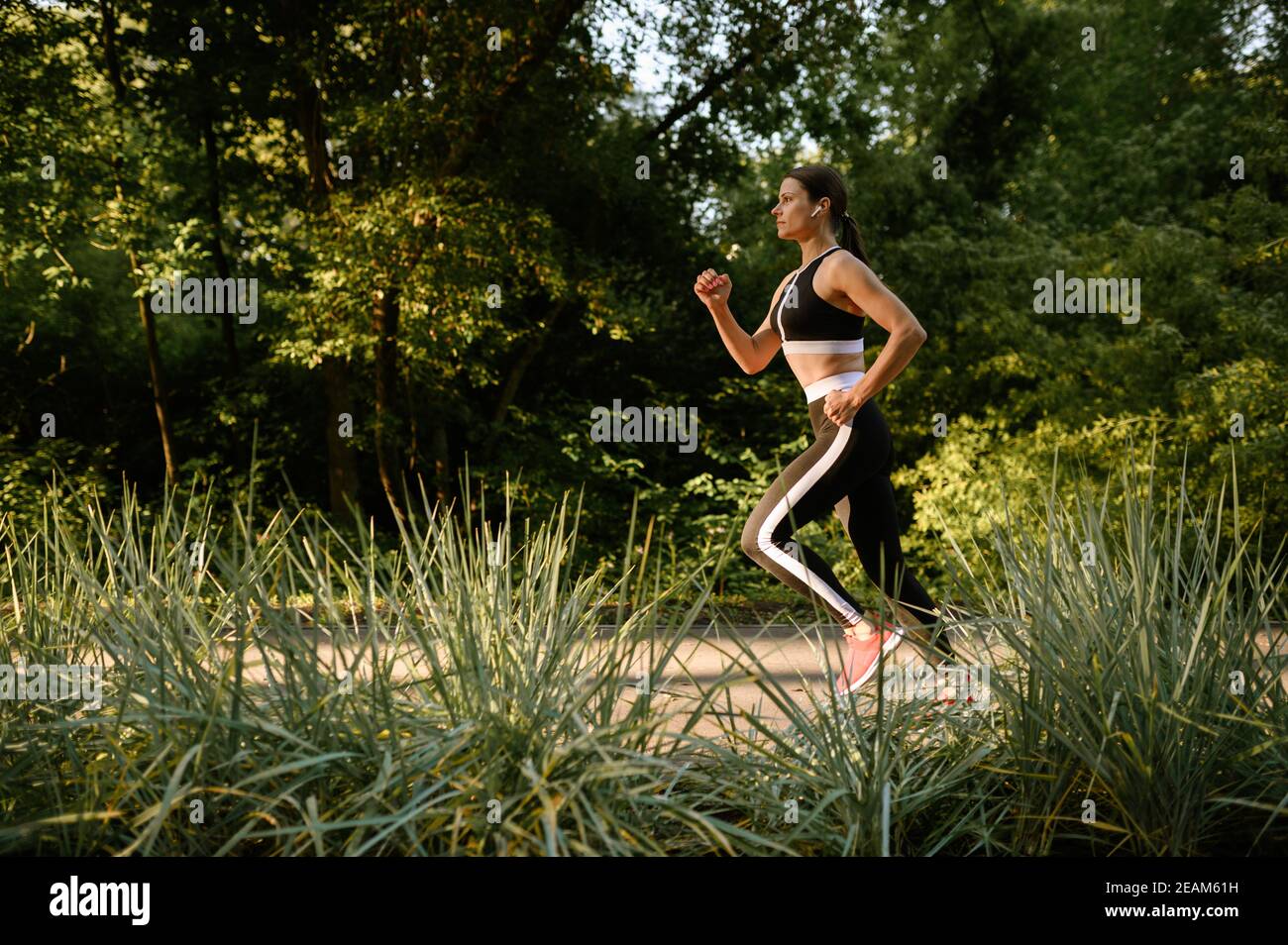 The runner girl hi-res stock photography and images - Alamy