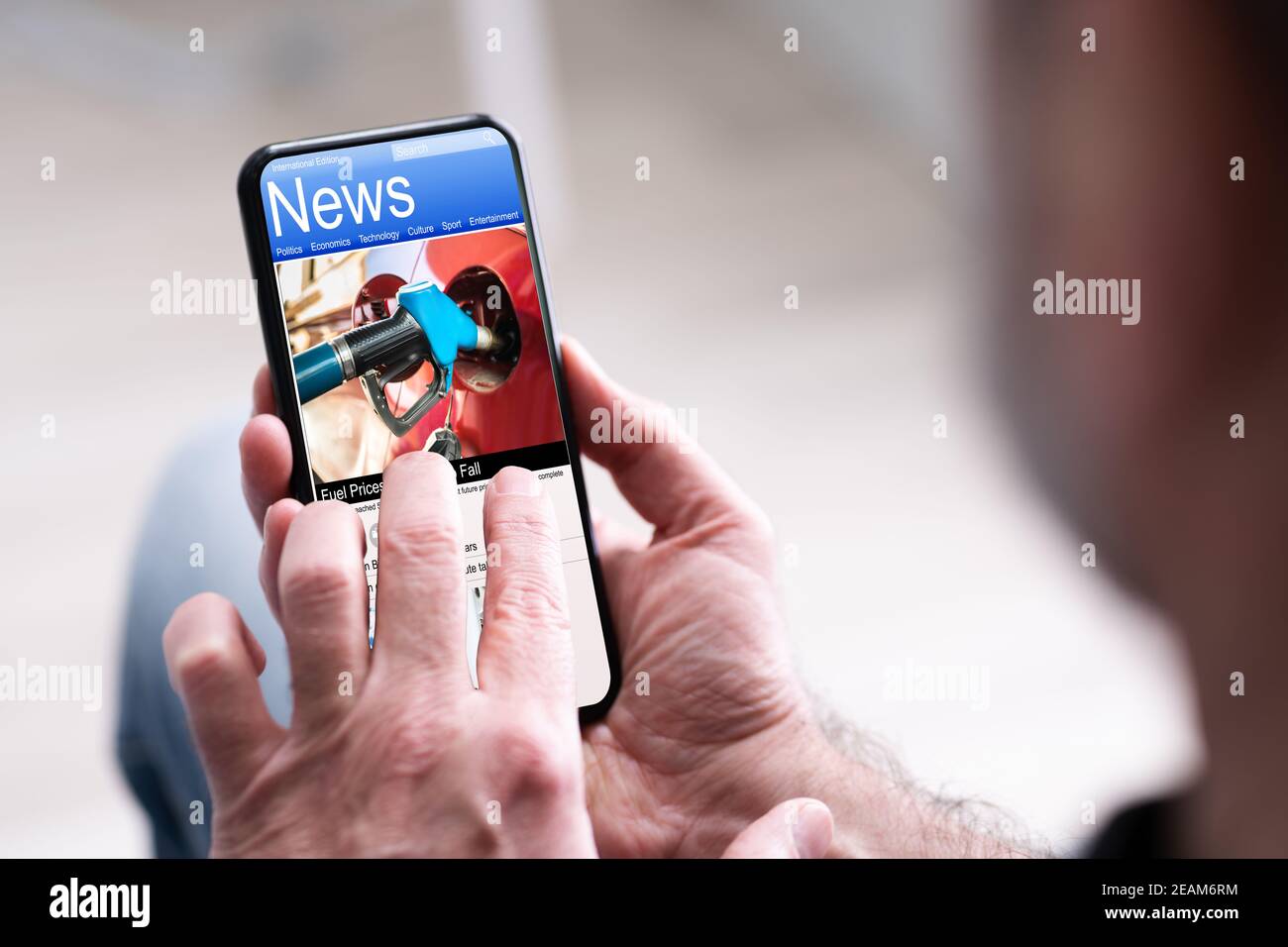 Reading news phone hand hi-res stock photography and images - Alamy
