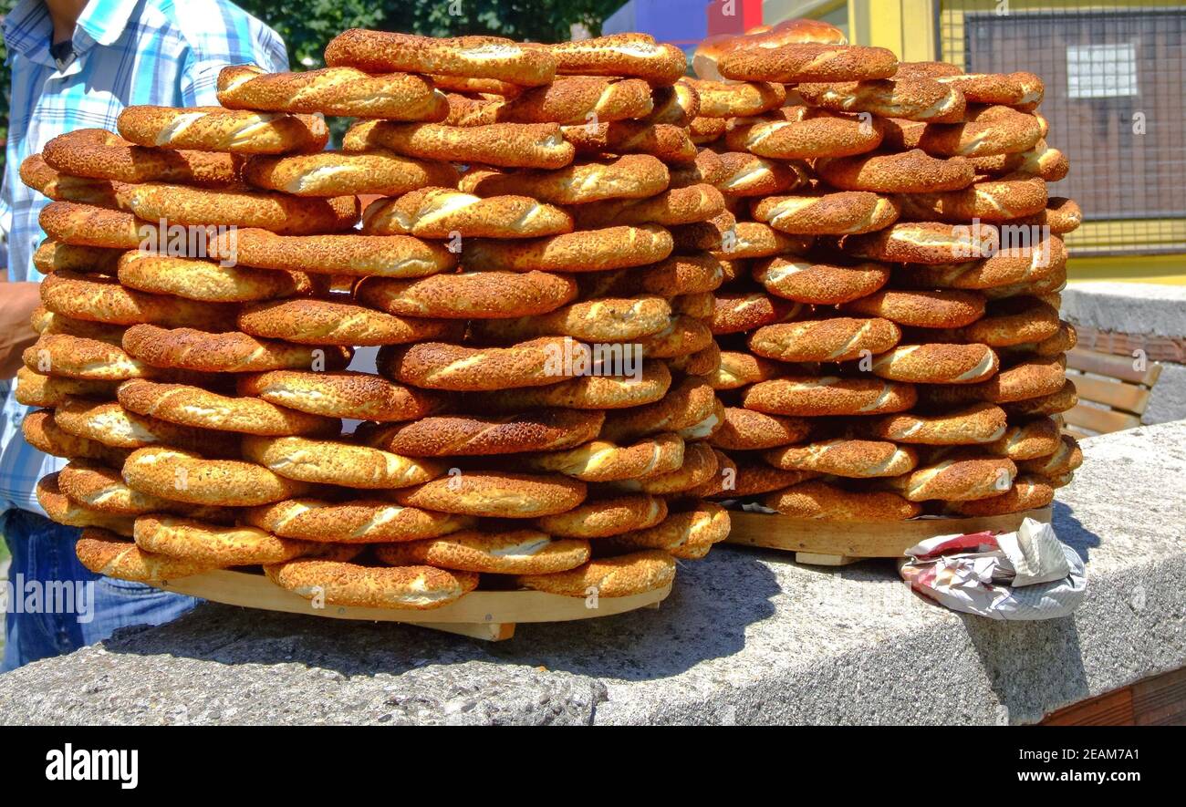 Big Stack of Simit Turkish Bagels Street Vendor Stock Photo - Alamy
