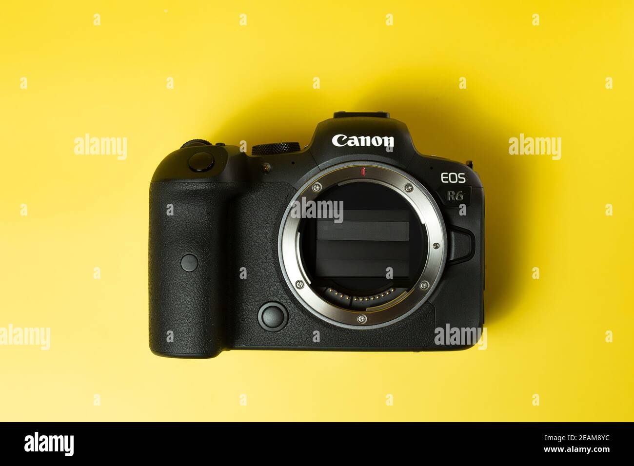 Canon eos r6 camera hi-res stock photography and images - Alamy