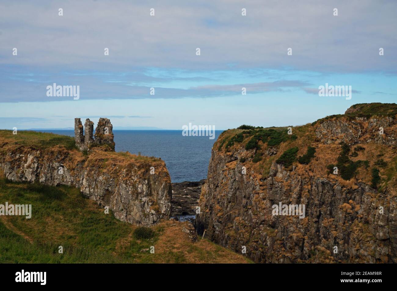 Dunseverick castle hi-res stock photography and images - Alamy