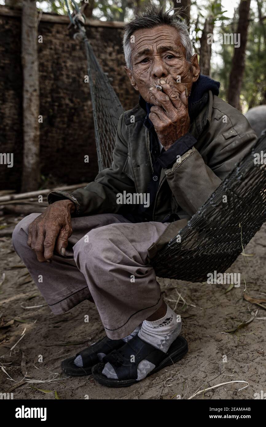 Homeless people in vietnam hi-res stock photography and images - Alamy