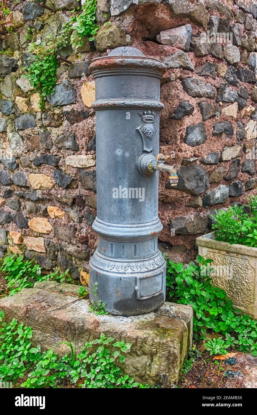 Traditional free water public fountain in Rome, Italy Stock Photo - Alamy