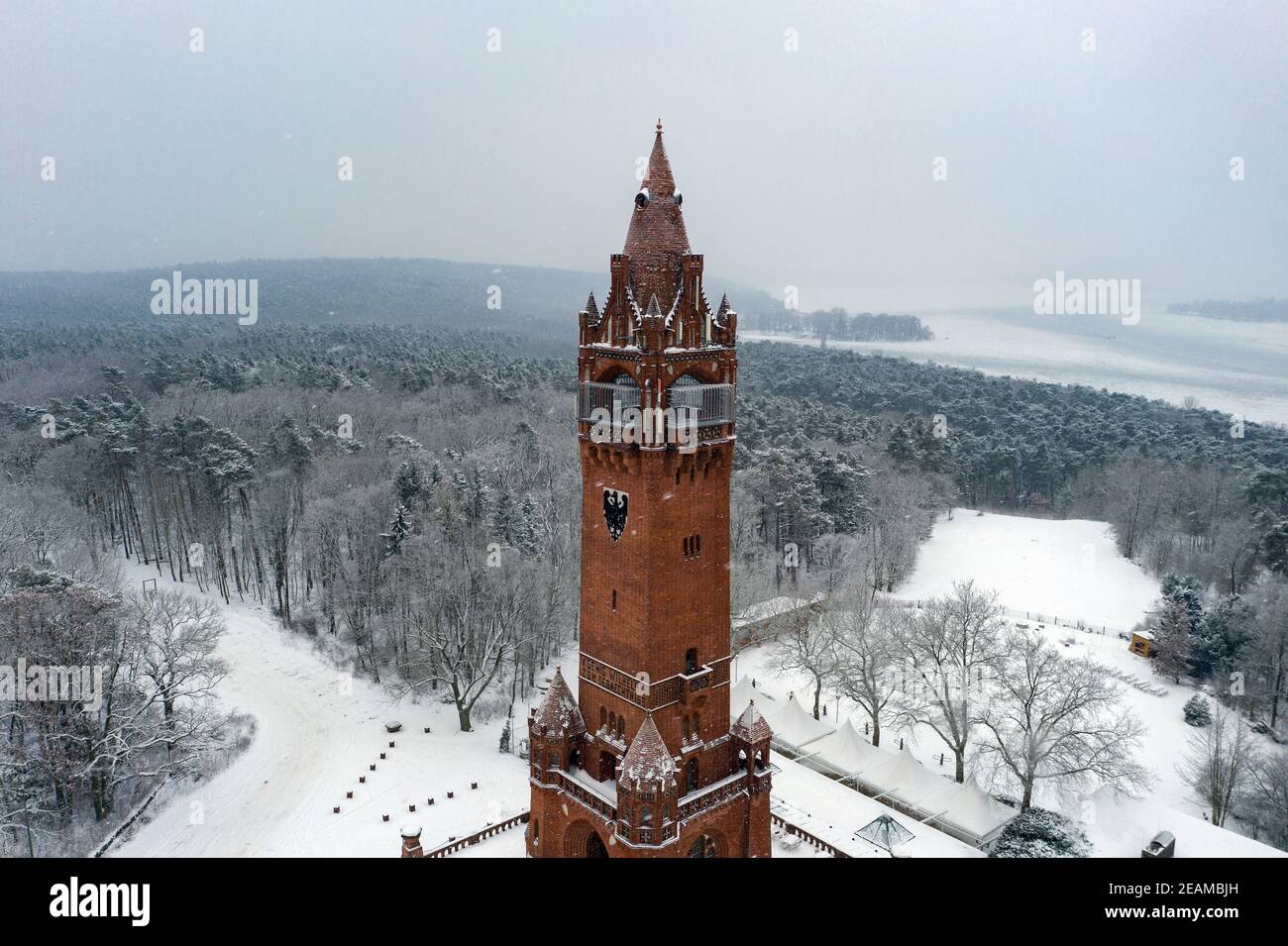 10 February 2021, Berlin: The Grunewald tower towers above the snow ...