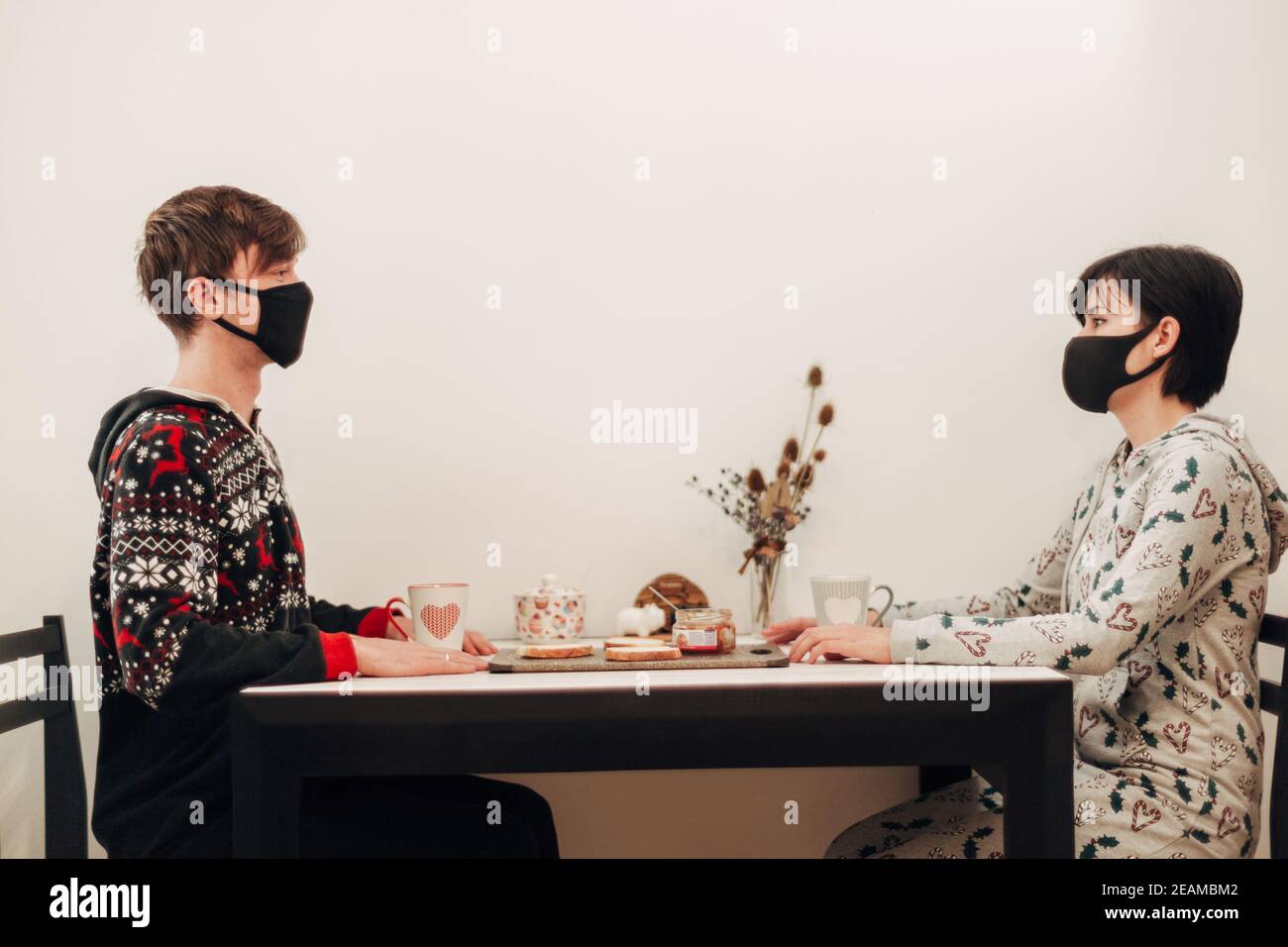 Eating and drinking with masks hi-res stock photography and images - Alamy