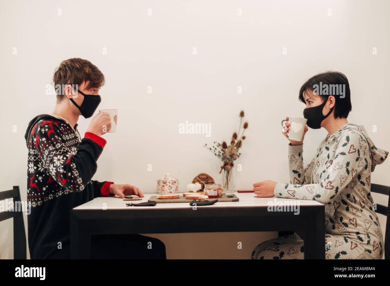 Social distance and drinking hi-res stock photography and images - Alamy