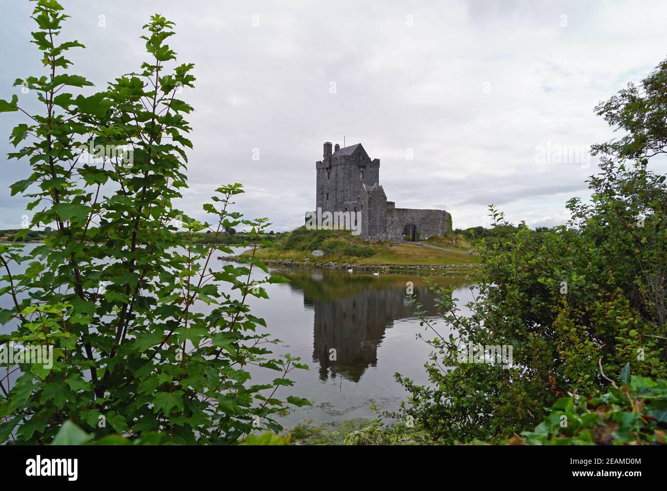 Castle irish 16th century hi-res stock photography and images - Alamy