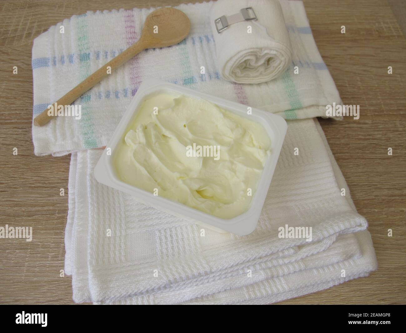 Chest wrap hi-res stock photography and images - Alamy