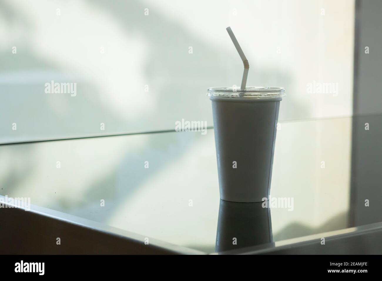 White paper of iced coffee cup Stock Photo - Alamy