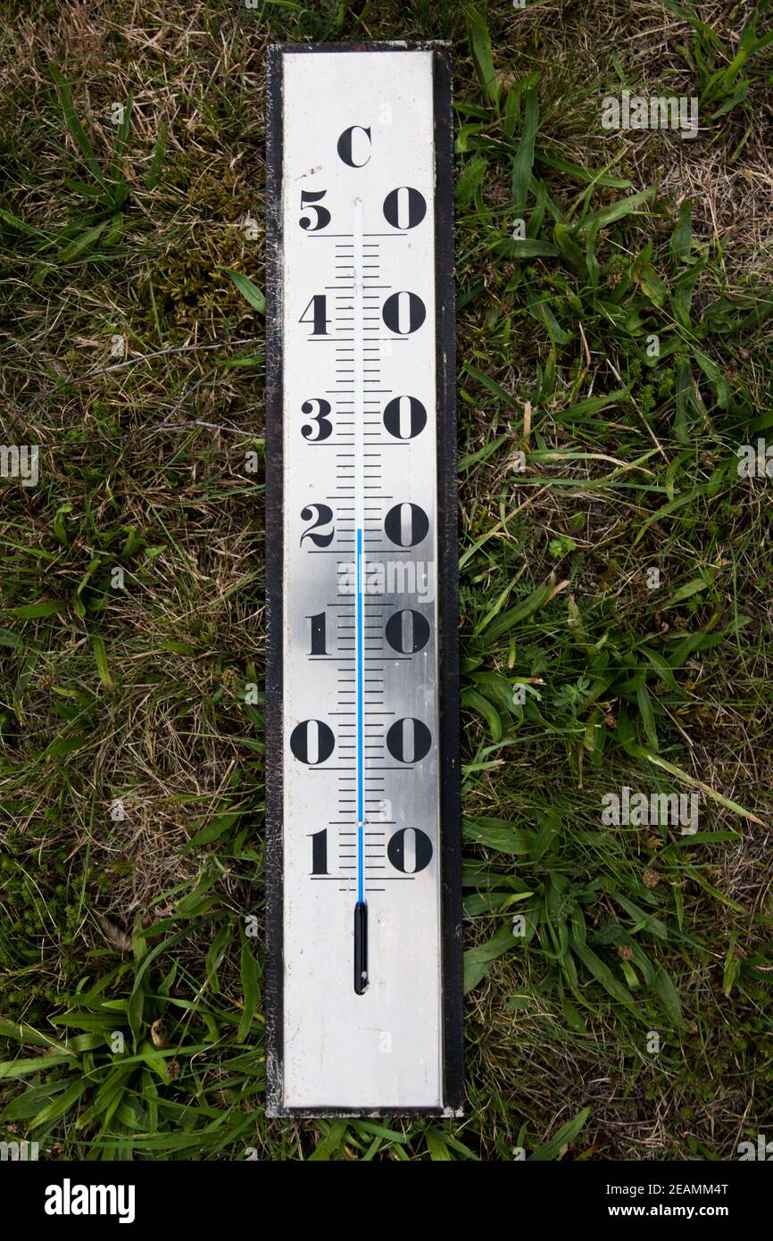 Atmospheric thermometer hi-res stock photography and images - Alamy