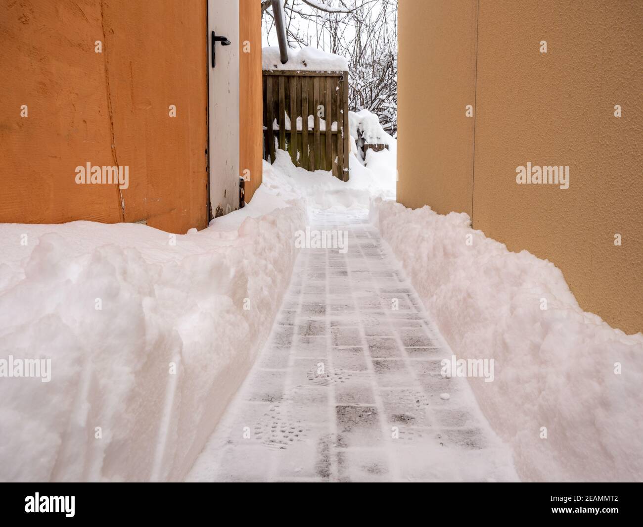 Icy sidewalk hi-res stock photography and images - Alamy