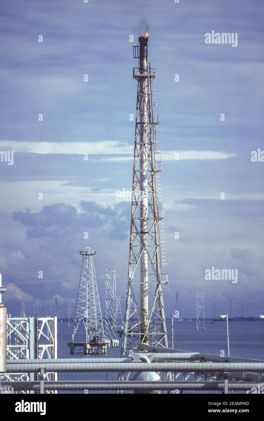 Venezuela oil and rig hi-res stock photography and images - Alamy