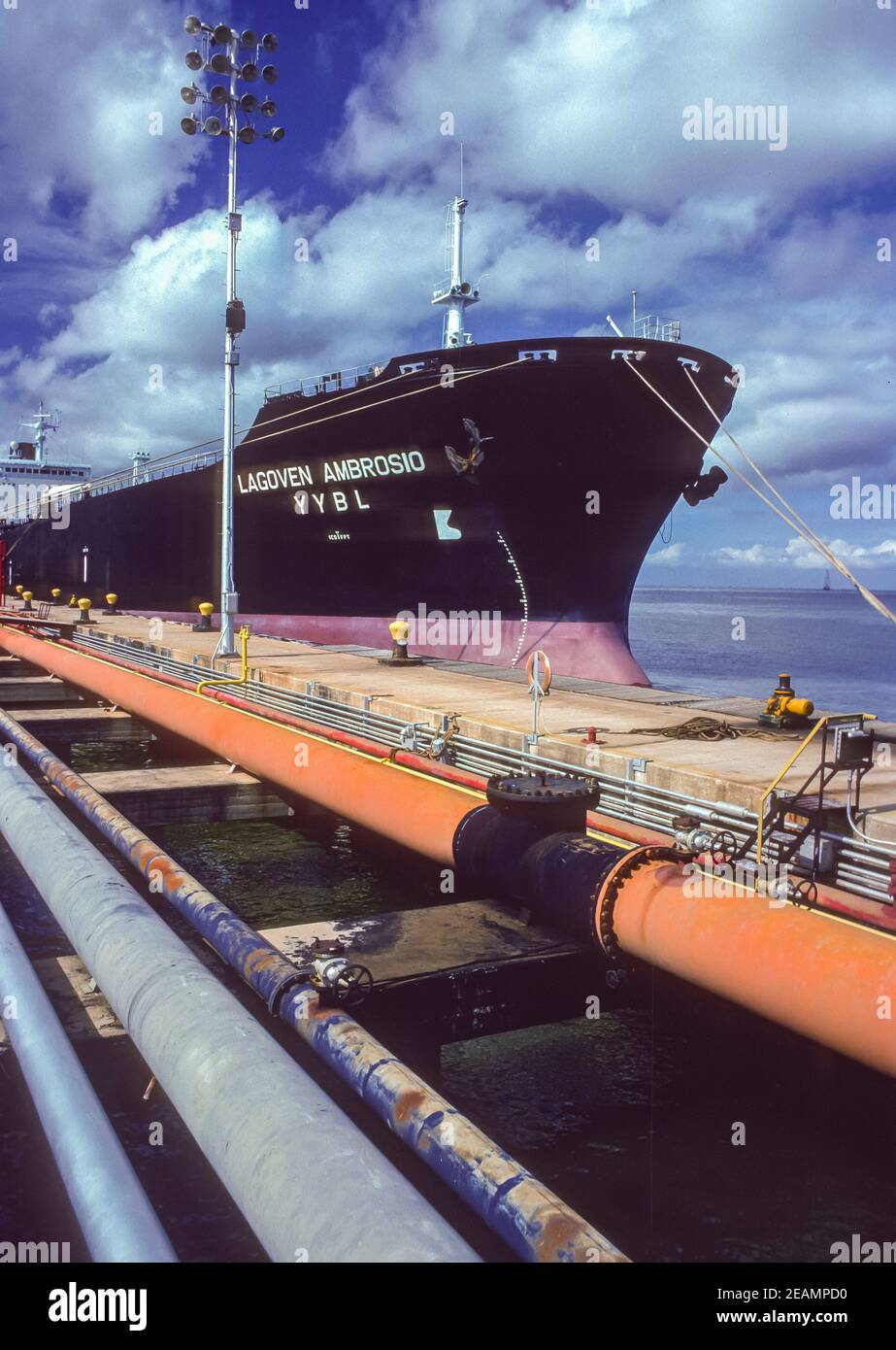 Oil loading hi-res stock photography and images - Alamy