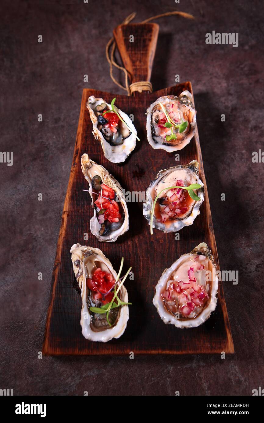 Oysters types hi-res stock photography and images - Alamy