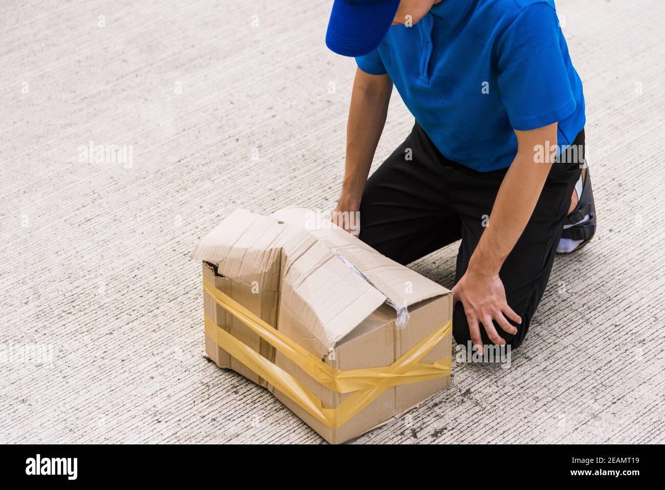 Delivery man he emotional courier hold damaged cardboard box is broken ...