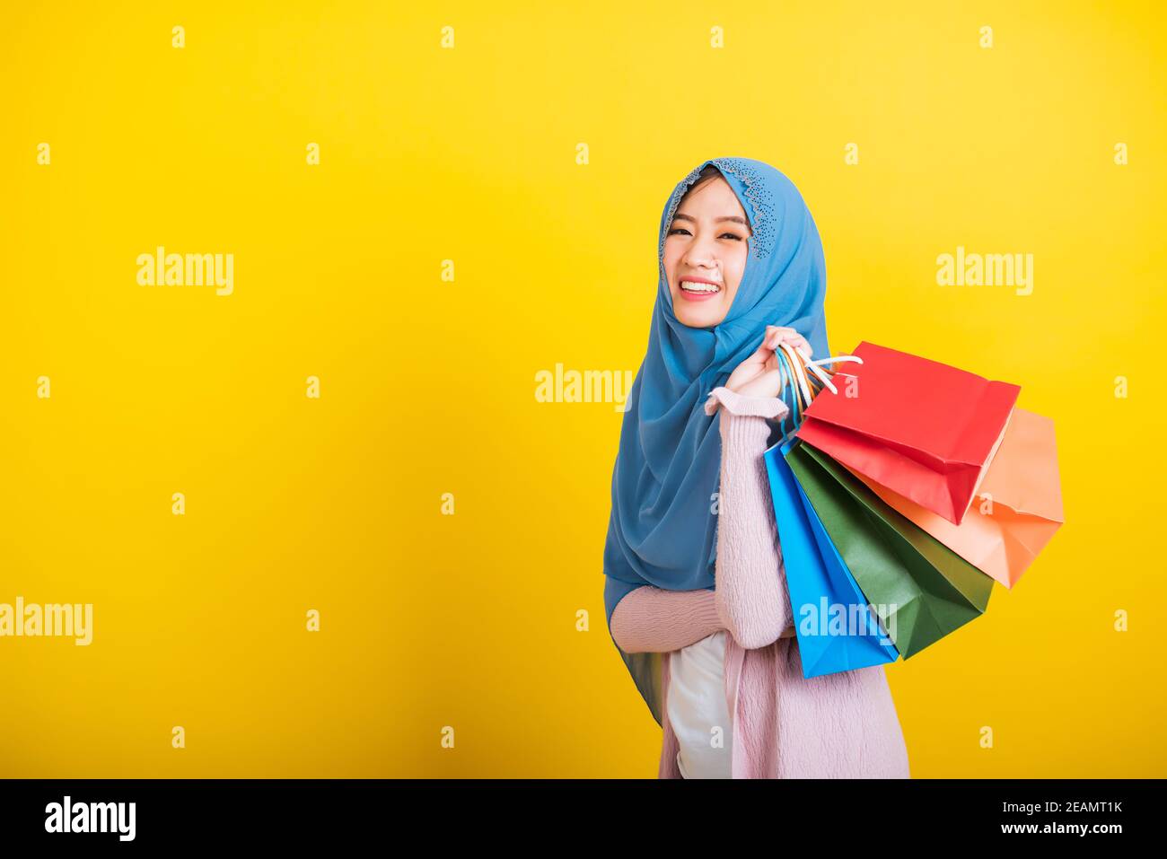 Muslim shopping bags hi-res stock photography and images - Alamy